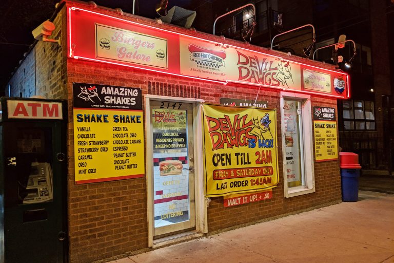 Chicago's Lincoln Park After 5:00 pm - Travel After Five